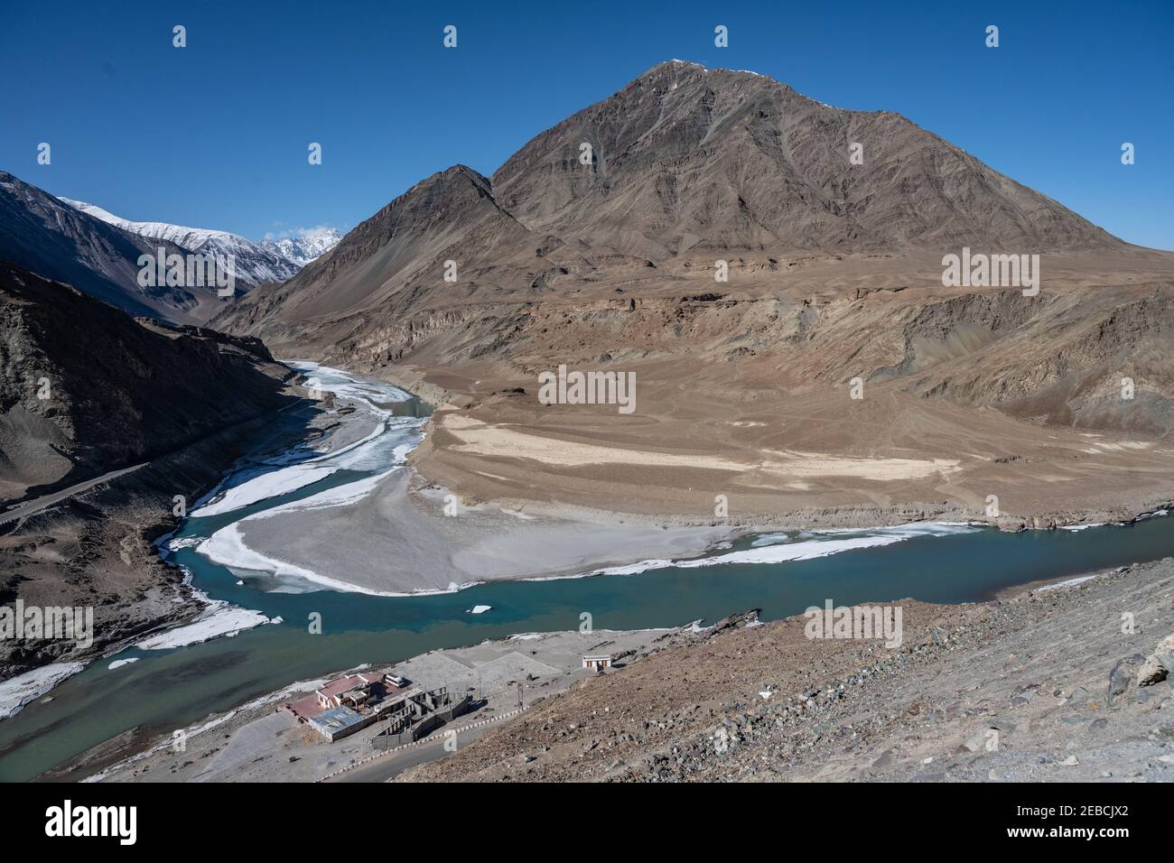 Confluence of Indus and Zanskar Rivers, Ladakh Stock Photo - Alamy