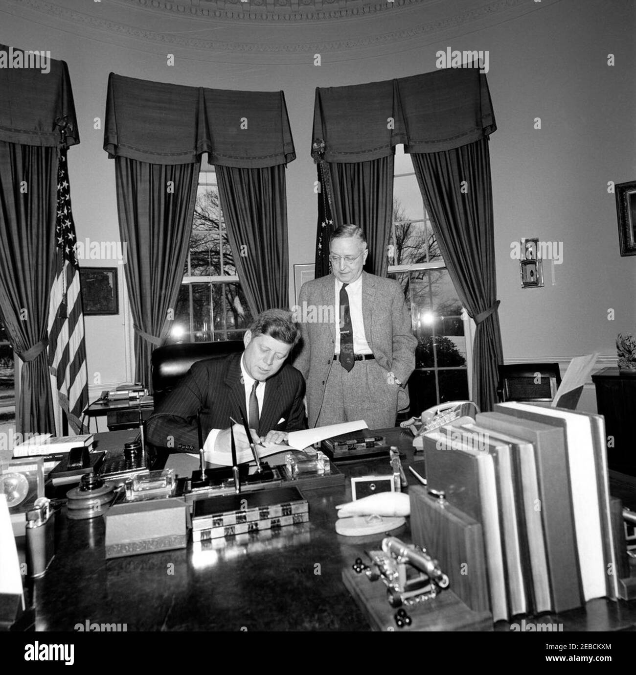 John f kennedy desk hi-res stock photography and images - Alamy