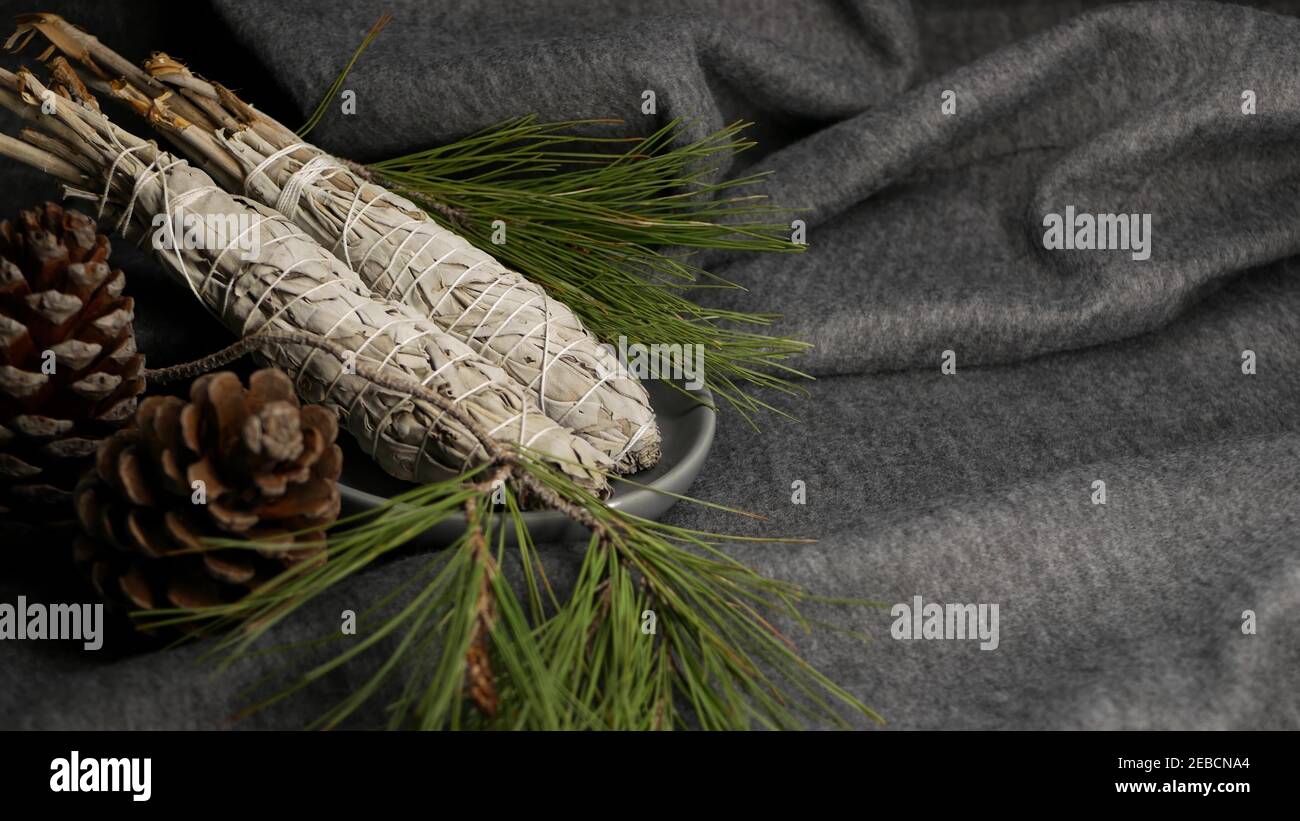 Indigenous smudging hi-res stock photography and images - Alamy