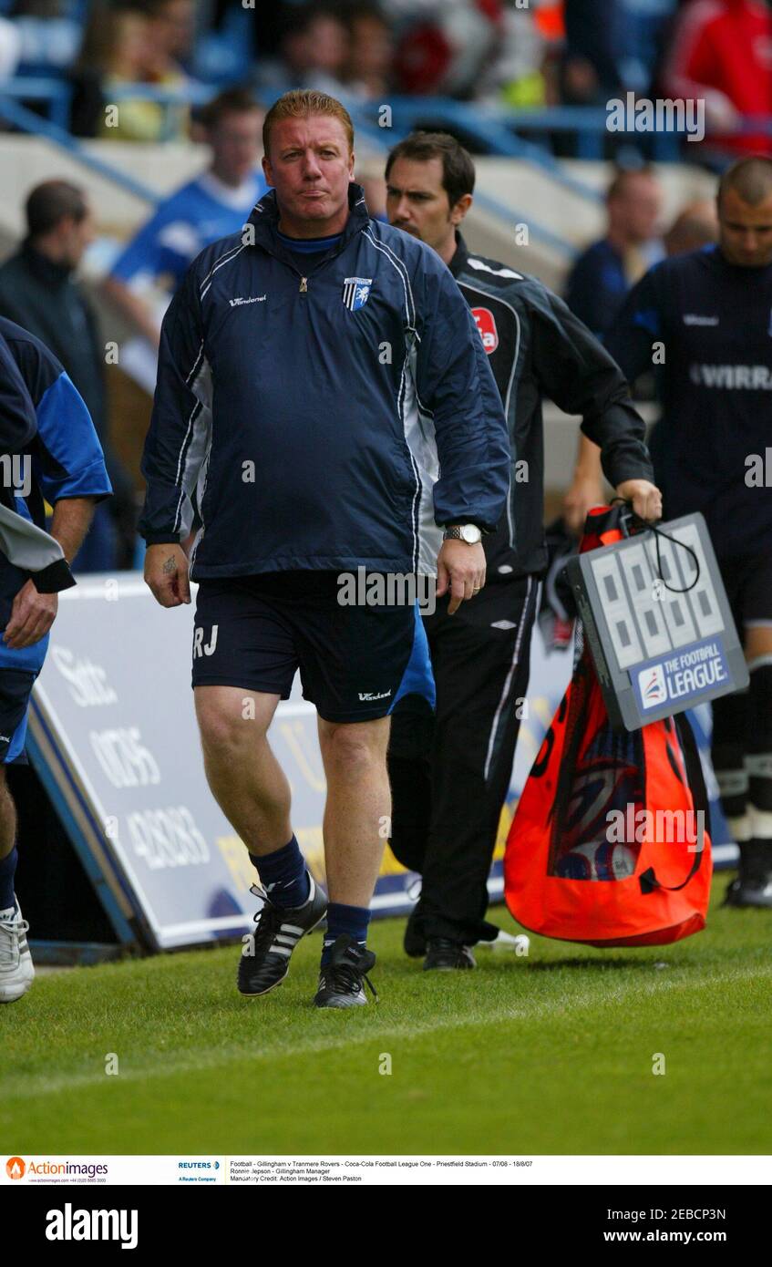 Gillingham manager ronnie jepson hi-res stock photography and images ...