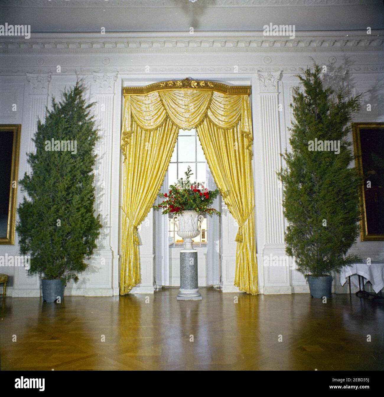 Cross hall christmas trees hi-res stock photography and images - Alamy