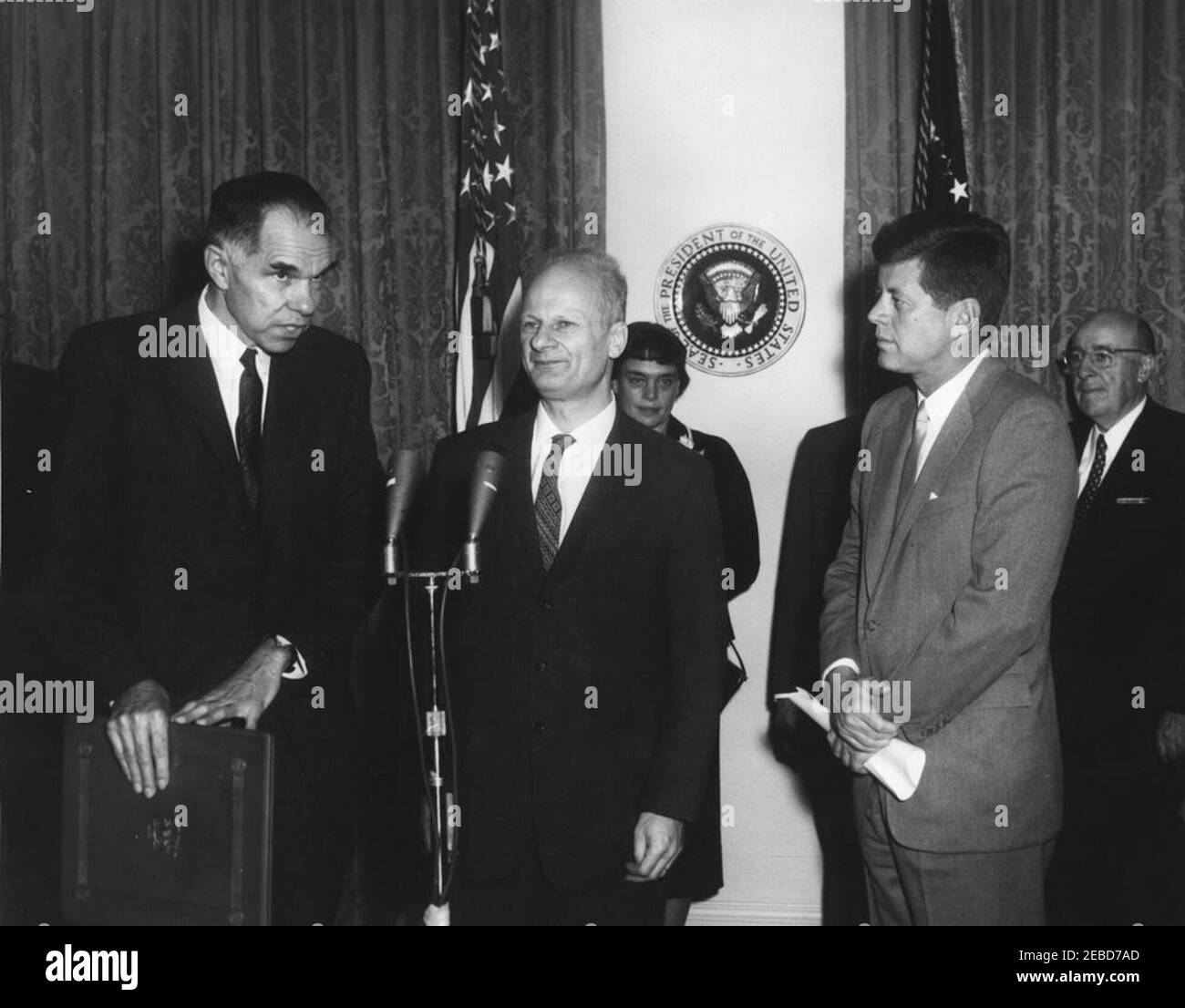 Enrico fermi and hans bethe hi-res stock photography and images - Alamy