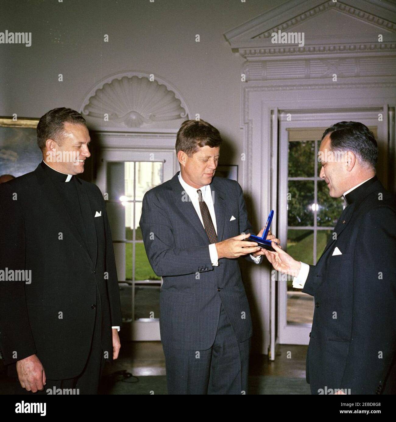 Presentation of Notre Dameu0027s Laetare Medal to President Kennedy, 1 ...