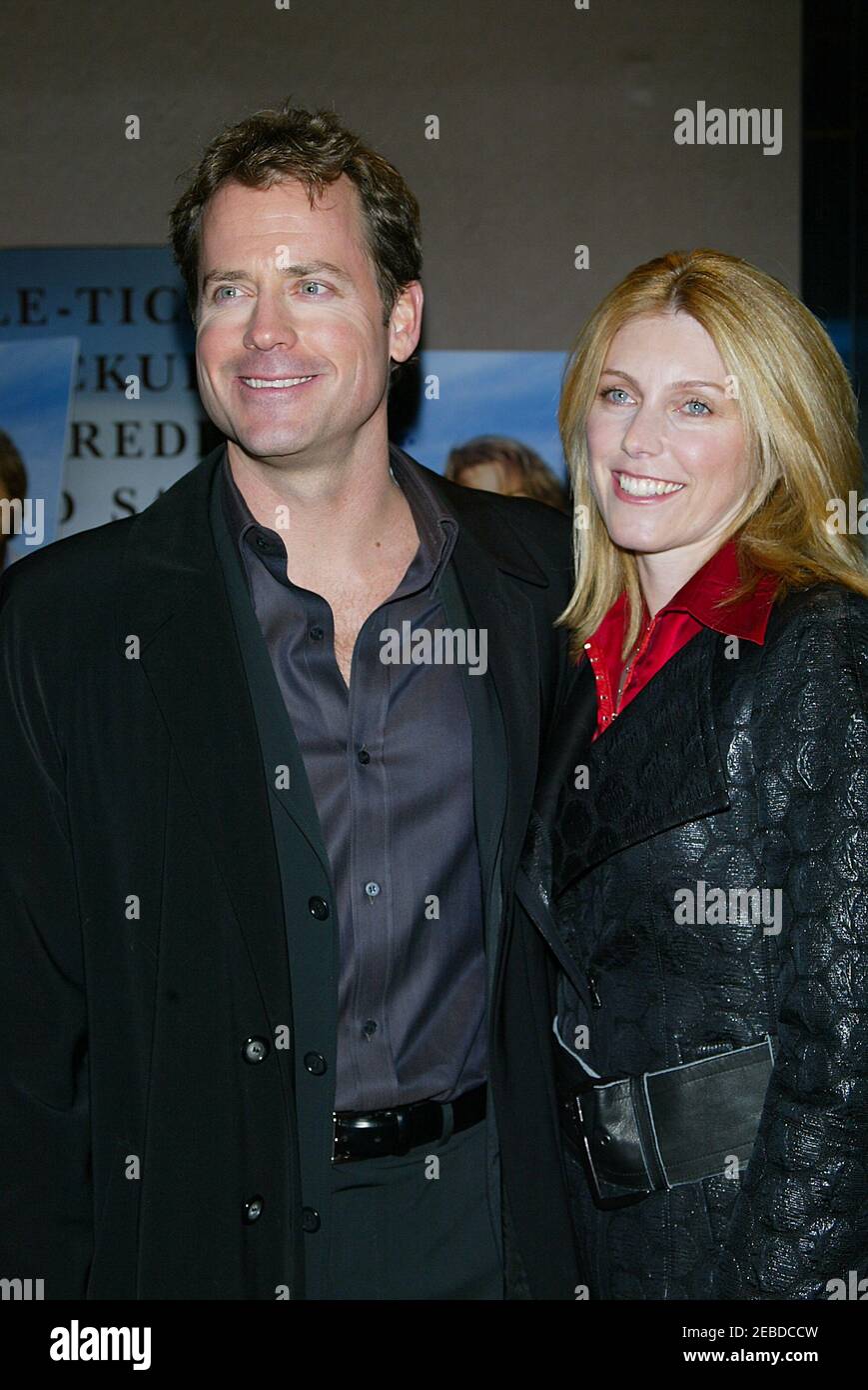 Greg Kinnear and wife pose for pictures at the premiere of "Stuck on ...