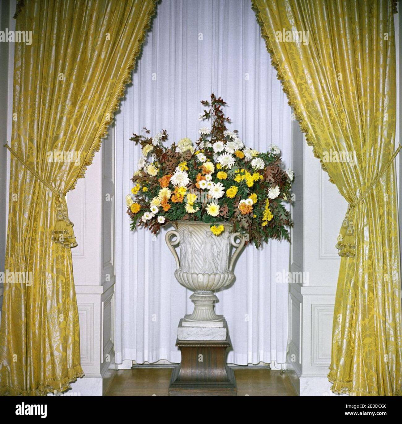 Dinner in honor of Jawaharlal Nehru, Prime Minister of India (flower ...