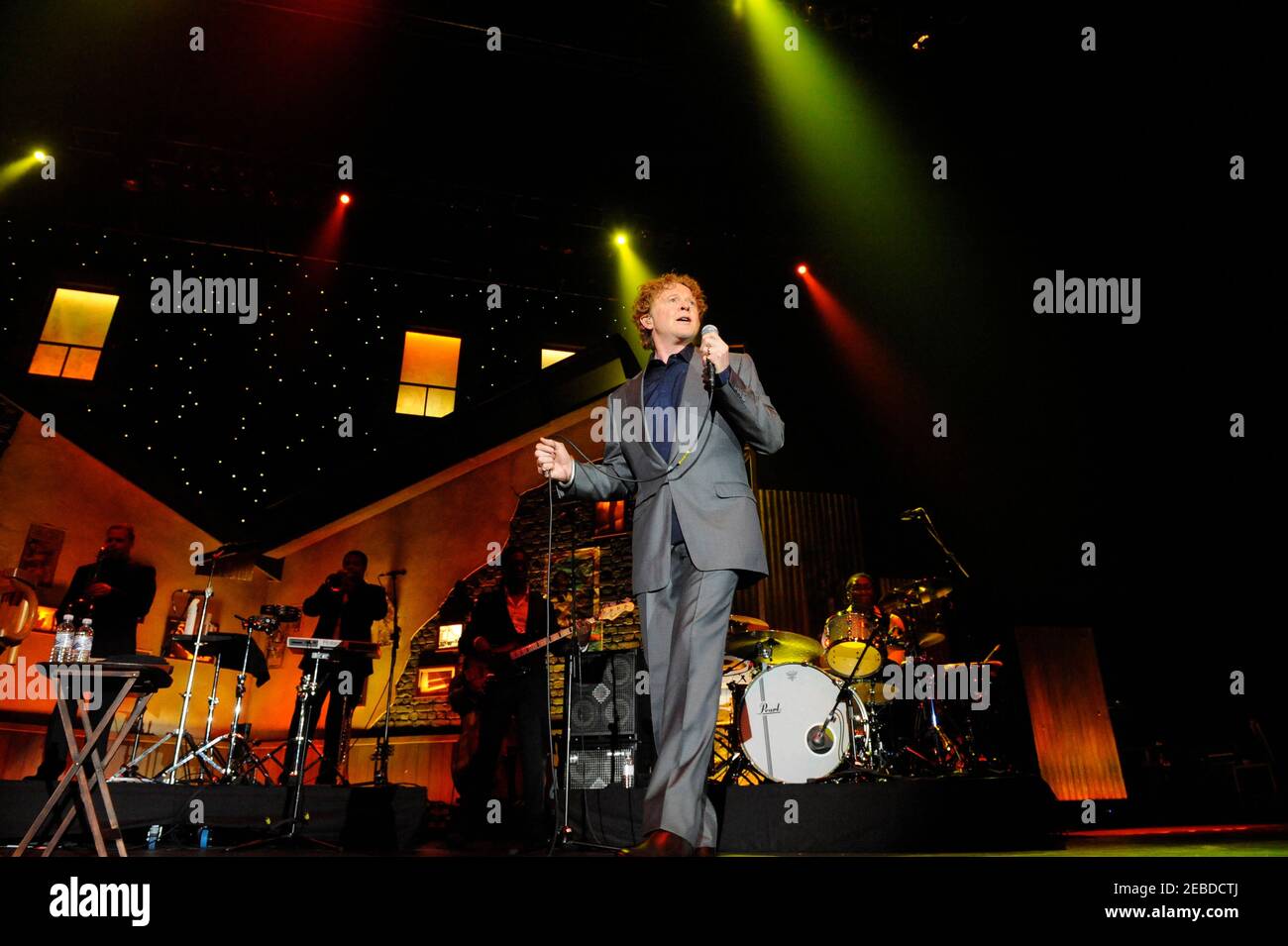 Lead singer of simply red hi-res stock photography and images - Alamy