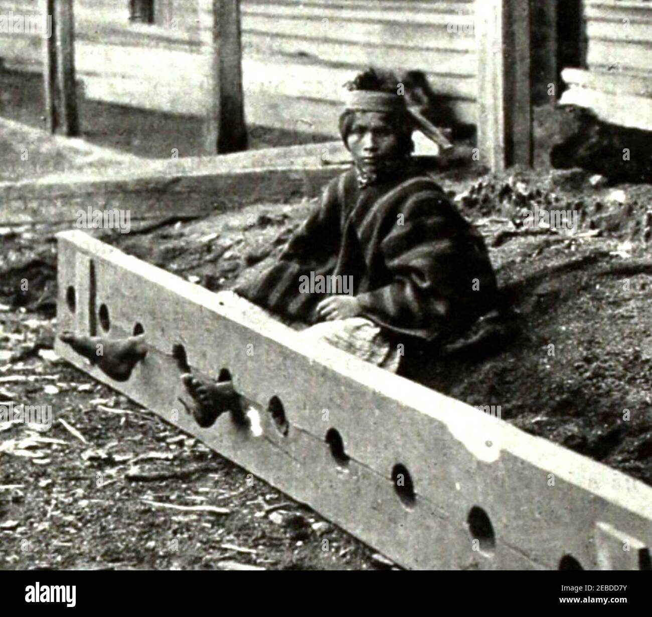Niño Mapuche en el Cepo Stock Photo - Alamy