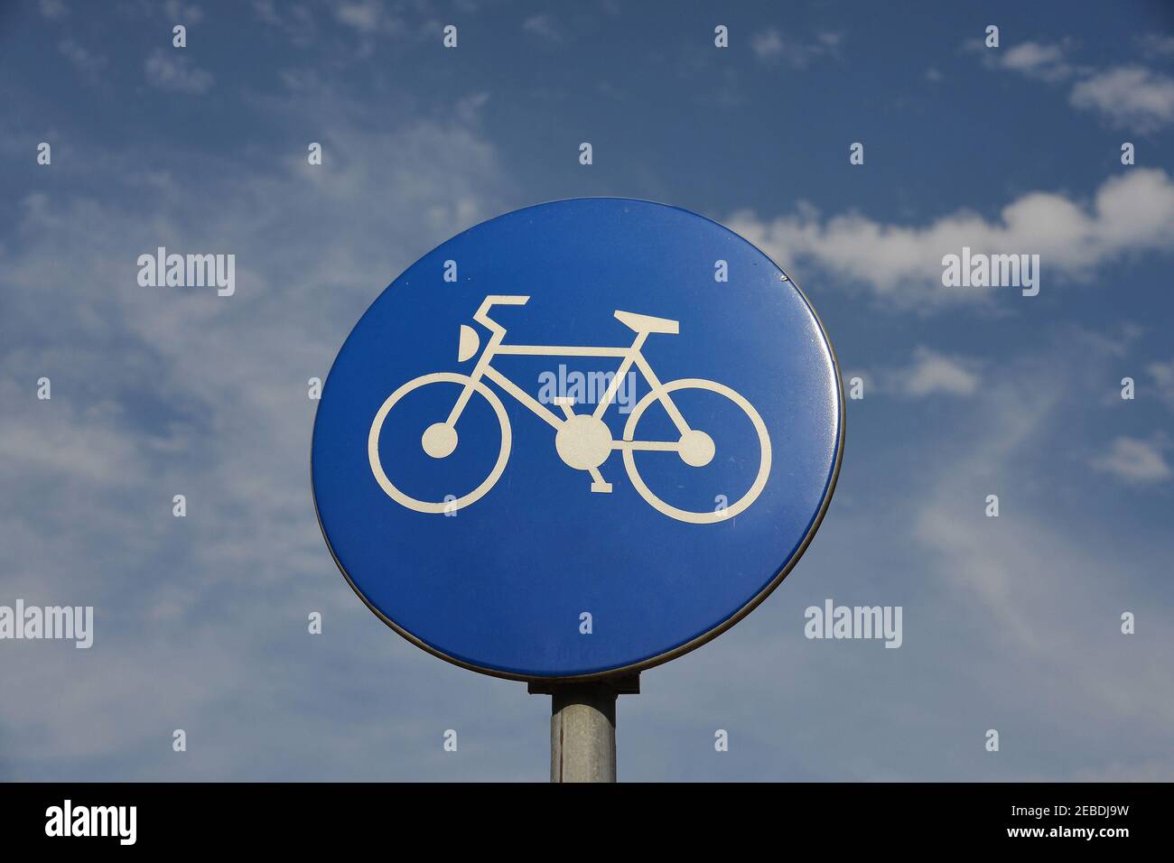 Traffic sign indicating bicycle path Stock Photo - Alamy