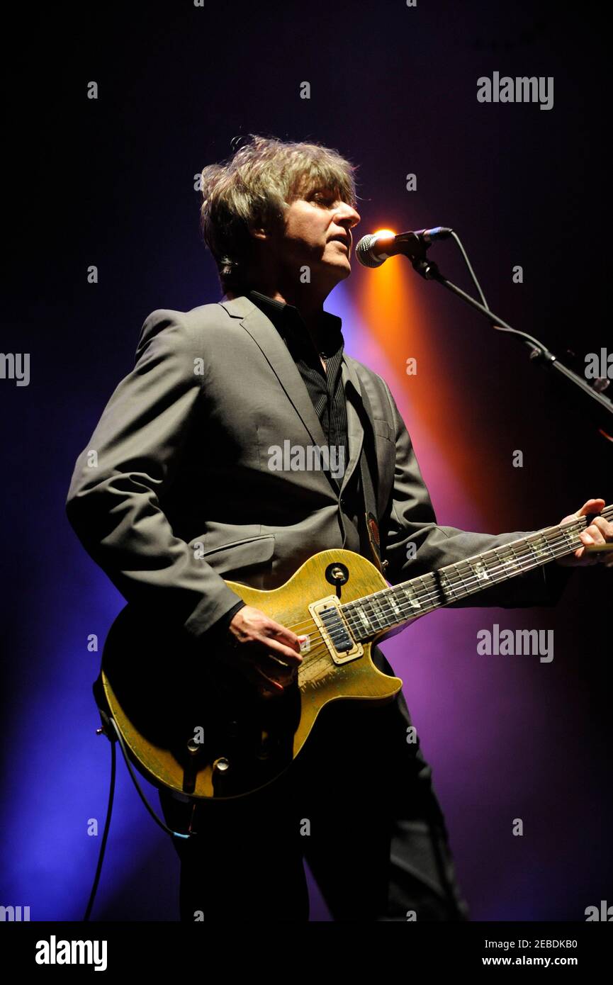 Neil Finn & Crowded House performing live in Liverpool 2008 Stock Photo ...