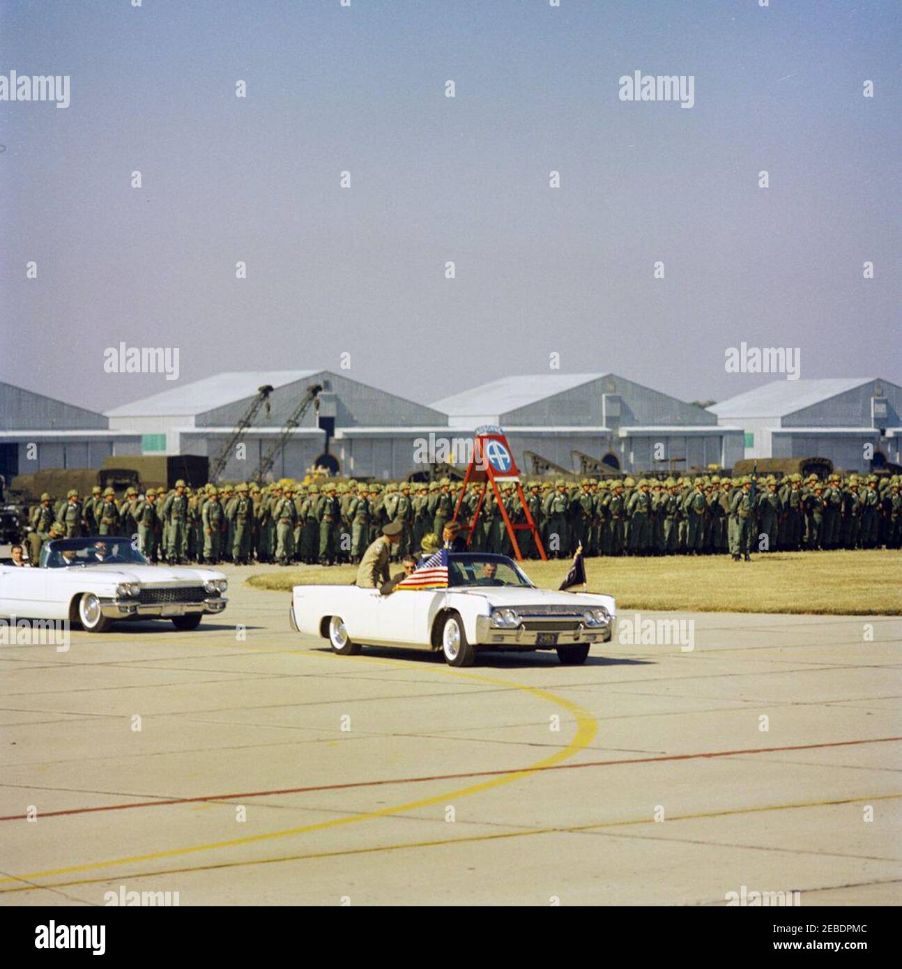 82nd airborne commander visits hi-res stock photography and images - Alamy