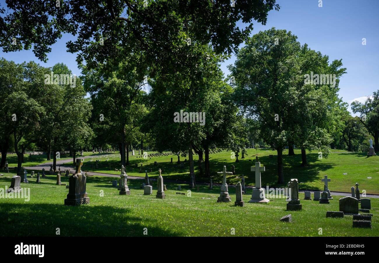 Calvary cemetery hi-res stock photography and images - Alamy