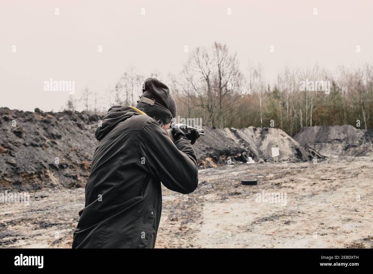 Man shooting target on outdoor hi-res stock photography and images - Alamy