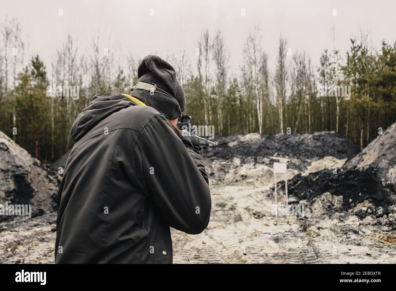 Man shooting target on outdoor hi-res stock photography and images - Alamy