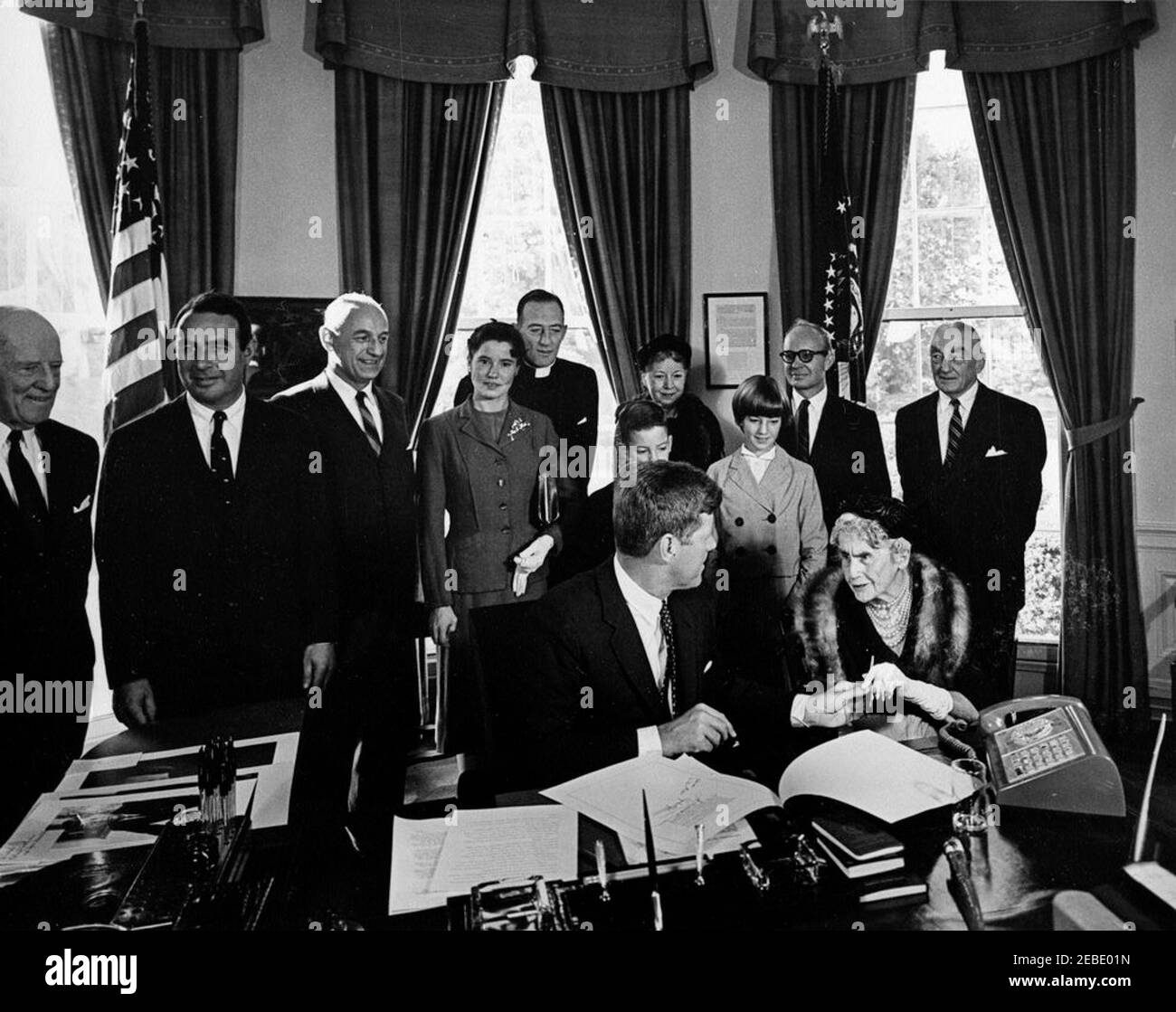 President woodrow wilson signing bill hi-res stock photography and ...