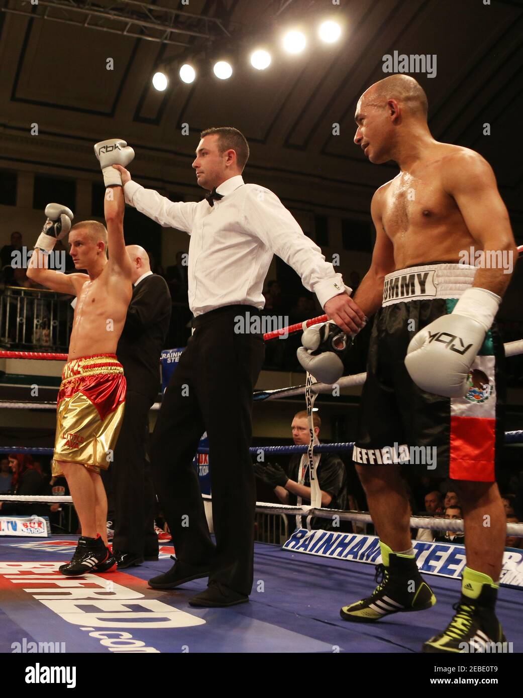 England boxing referee hi-res stock photography and images - Alamy