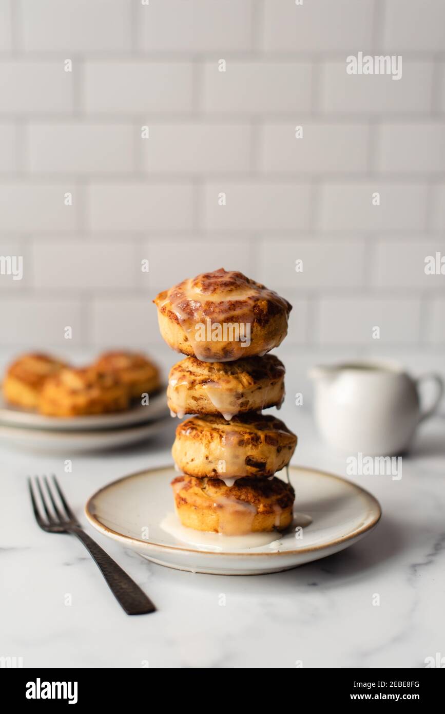 Cinnamon bun tower hi-res stock photography and images - Alamy