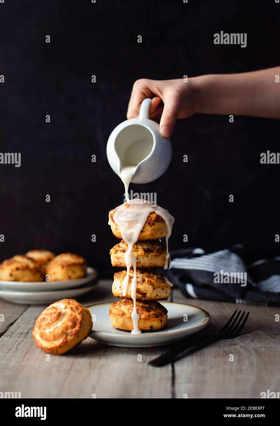 Cinnamon bun tower hi-res stock photography and images - Alamy