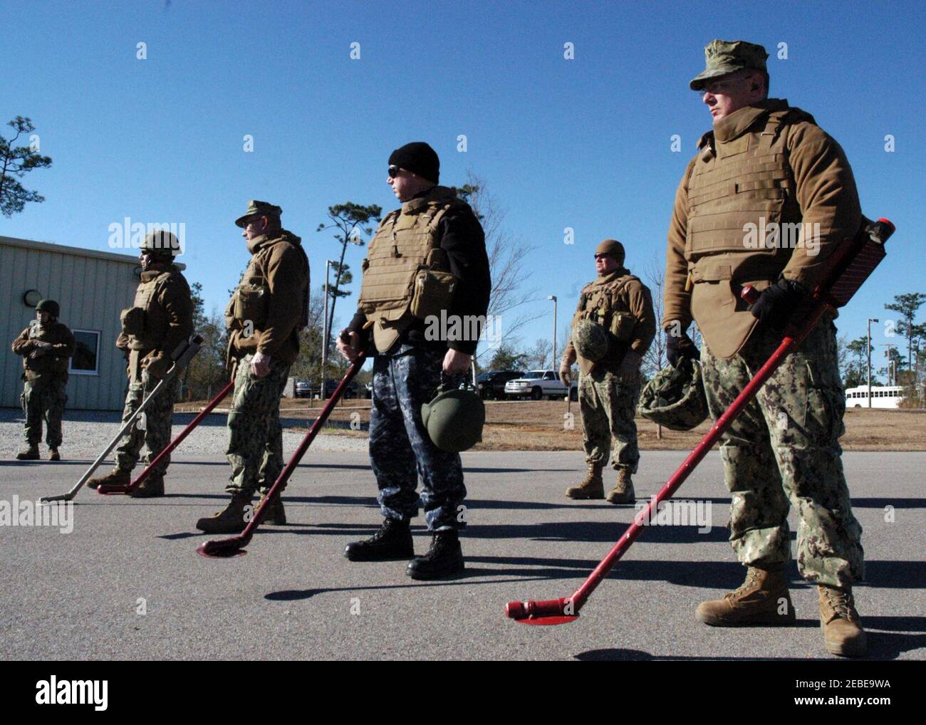 NMCB-25 trains in C-IED tactics and procedures 140116 Stock Photo - Alamy