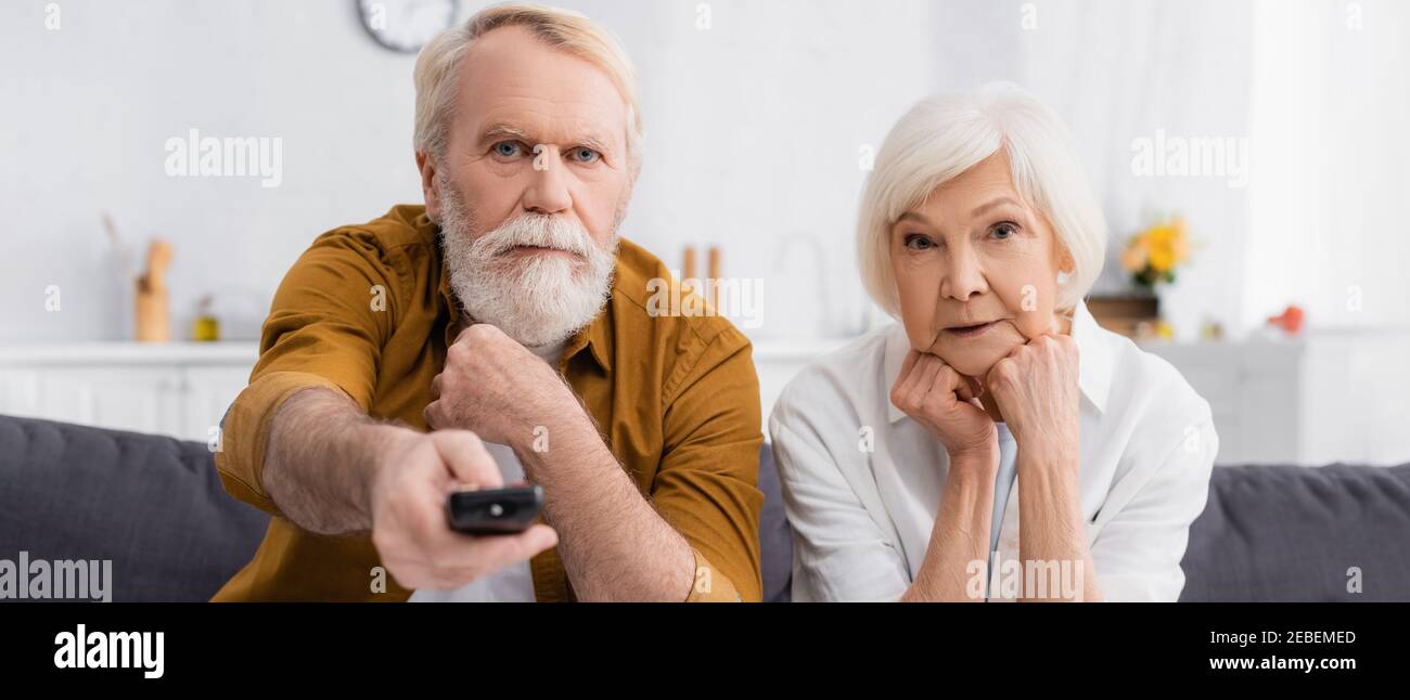 Senior controller hi-res stock photography and images - Alamy