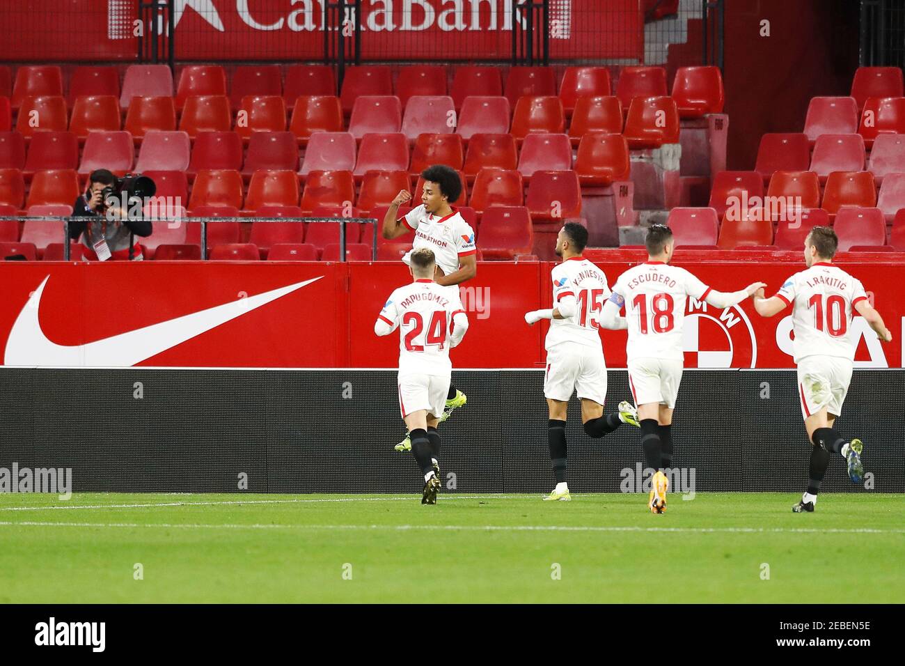 Jules kounde celebrate hi-res stock photography and images - Alamy