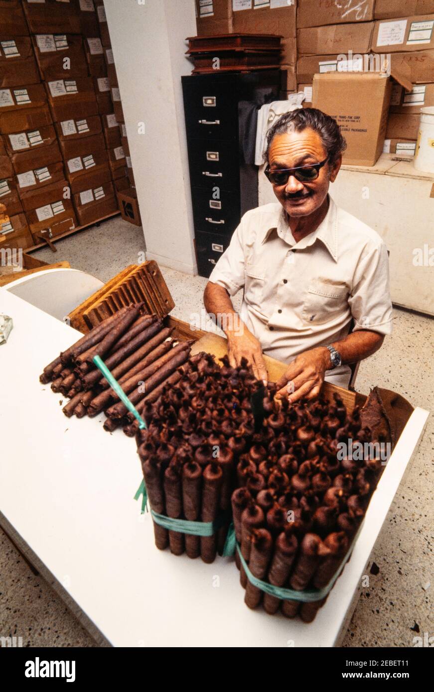 Ex Pat Cuban workers at the Padron Cigar Co. in Miami, Florida hand ...