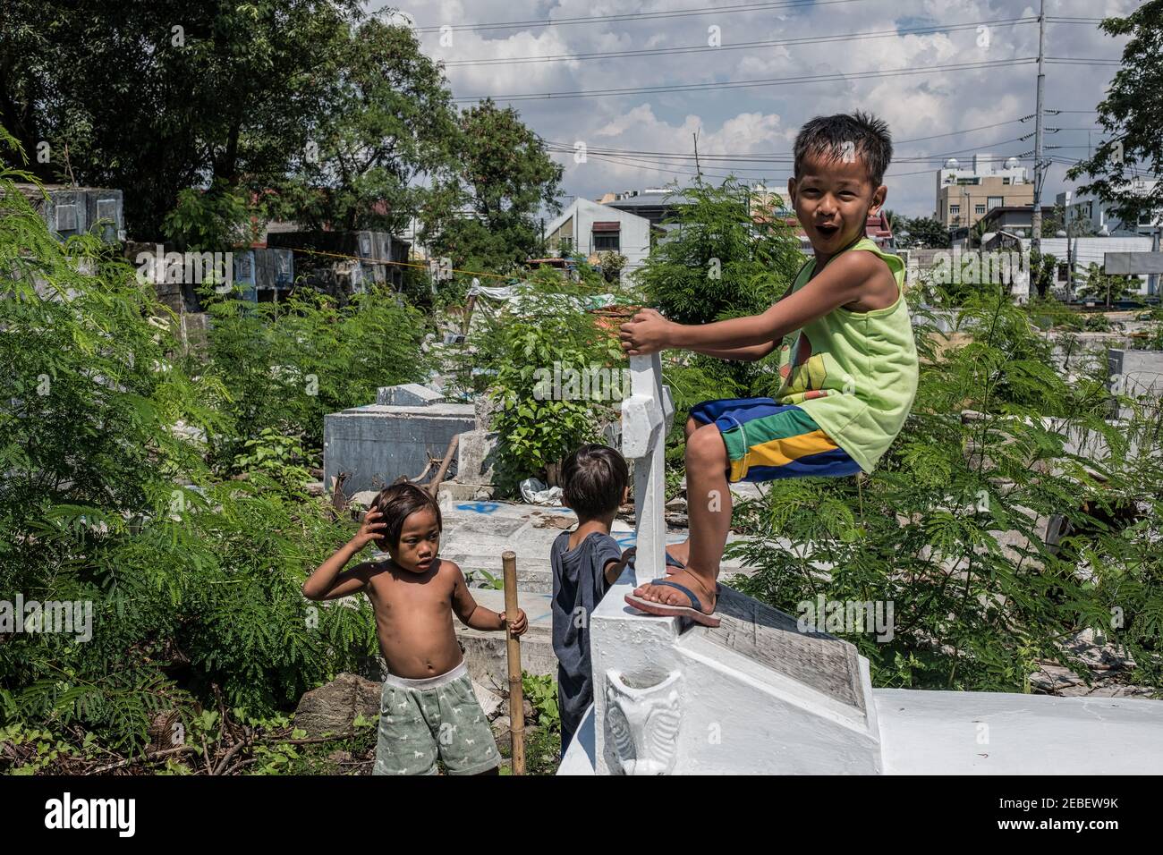 Living inside a cemetery hi-res stock photography and images - Alamy