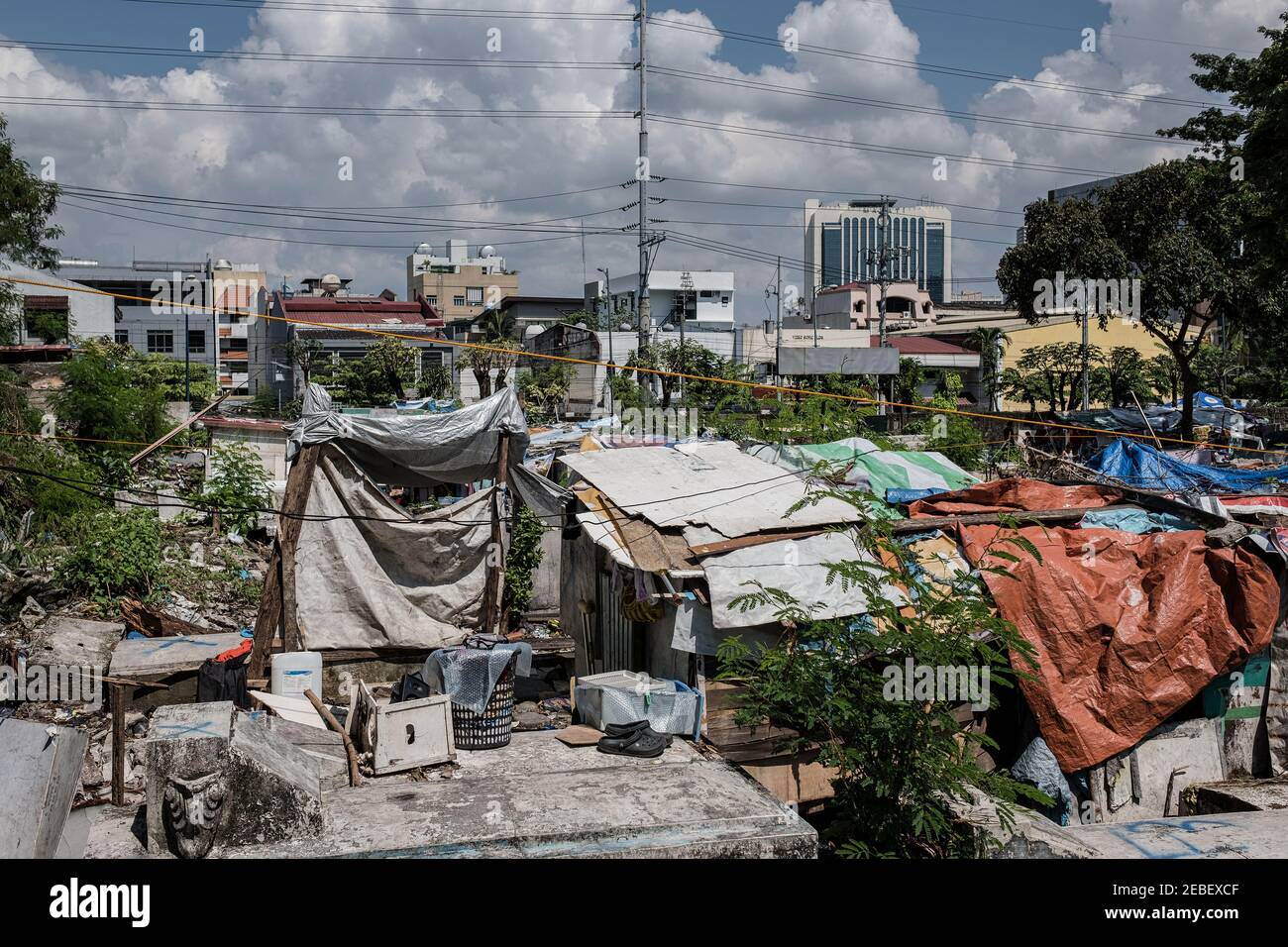 Cemetery, Manila, Philippines, living inside a cemetery, life and death ...