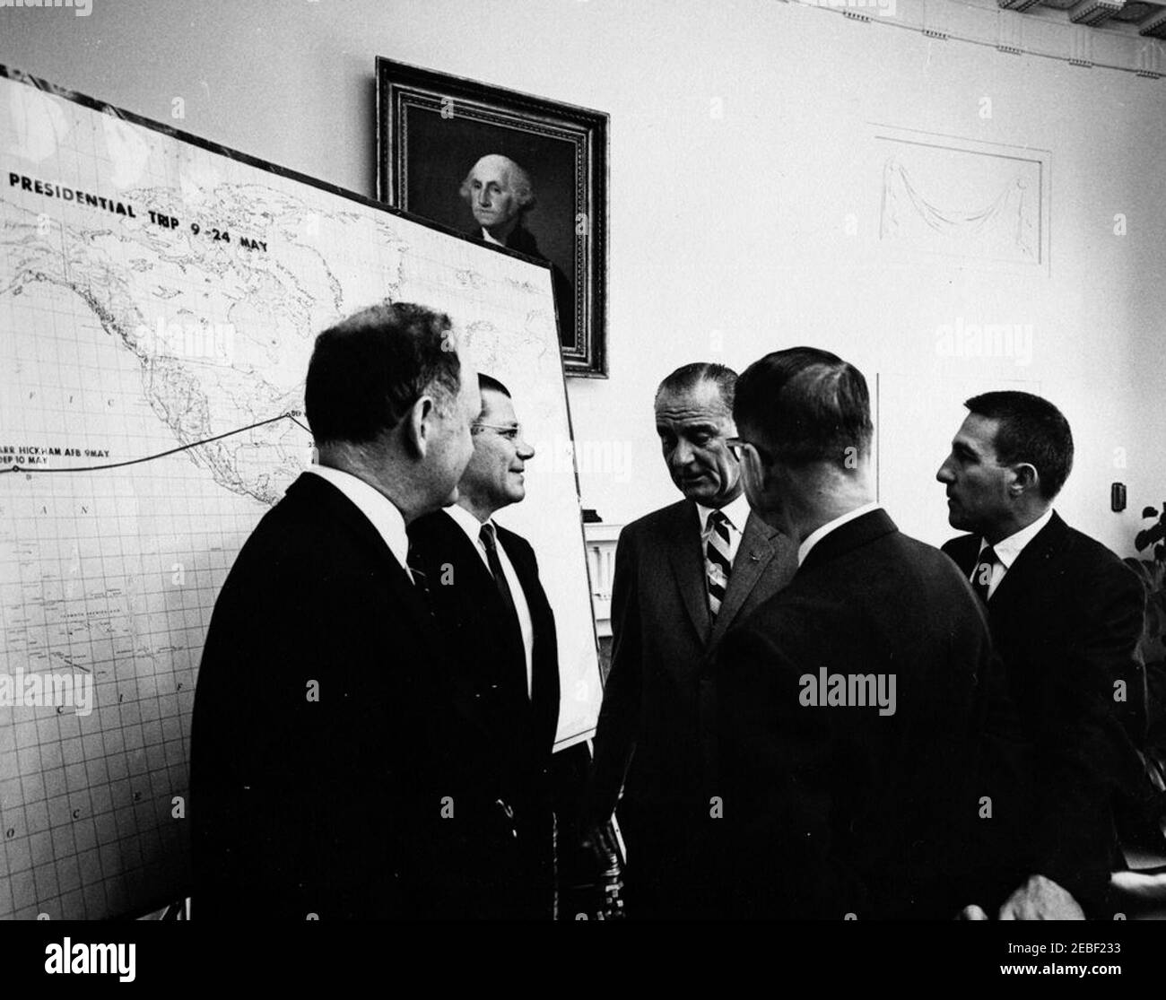 President lyndon johnson cabinet white hi-res stock photography and ...