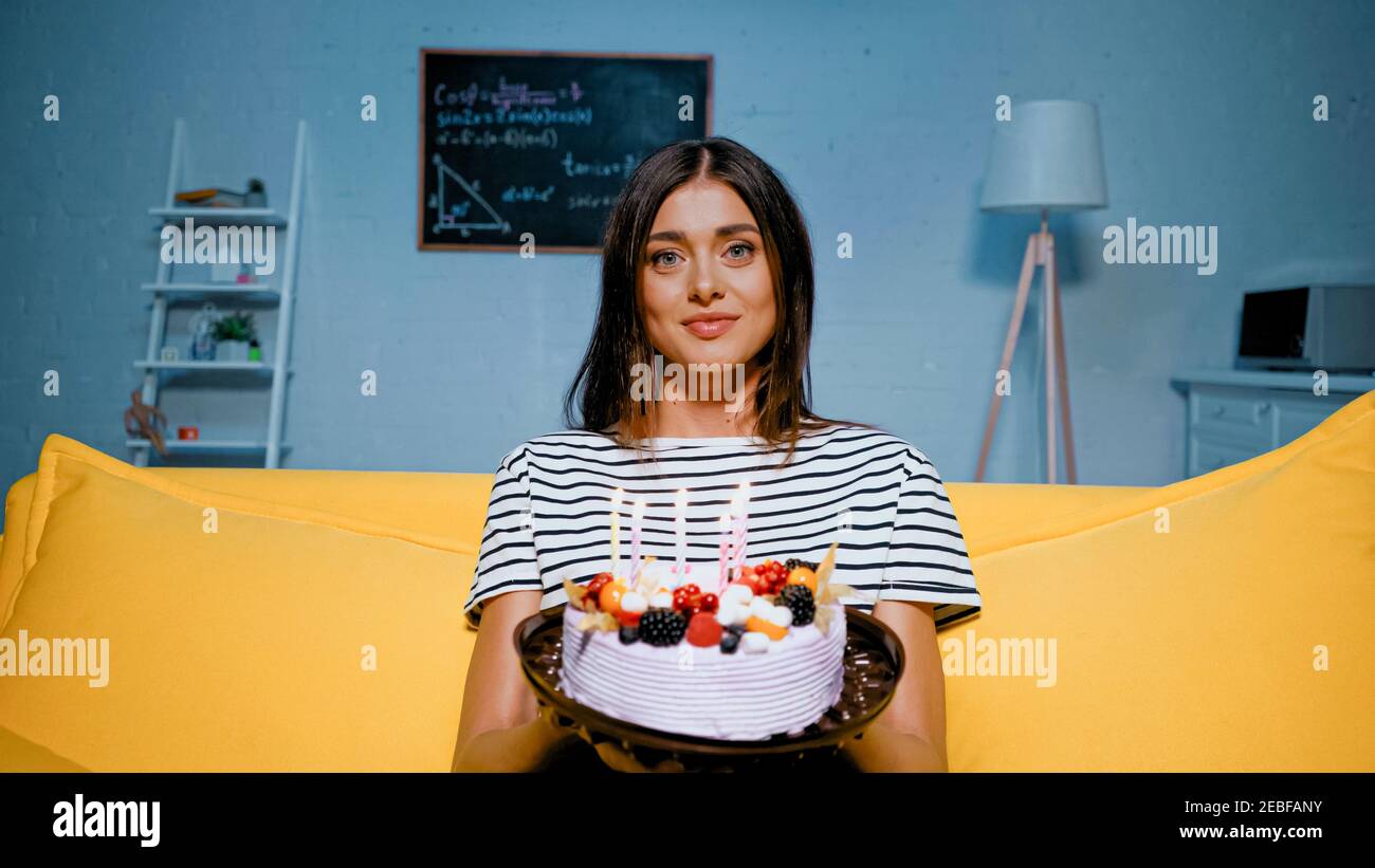 One woman looking at cake table hi-res stock photography and images - Alamy