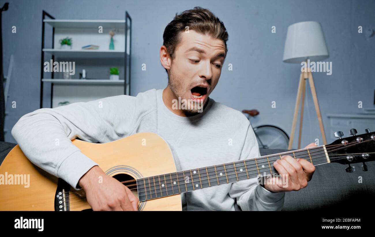 Person singing at home hi-res stock photography and images - Alamy