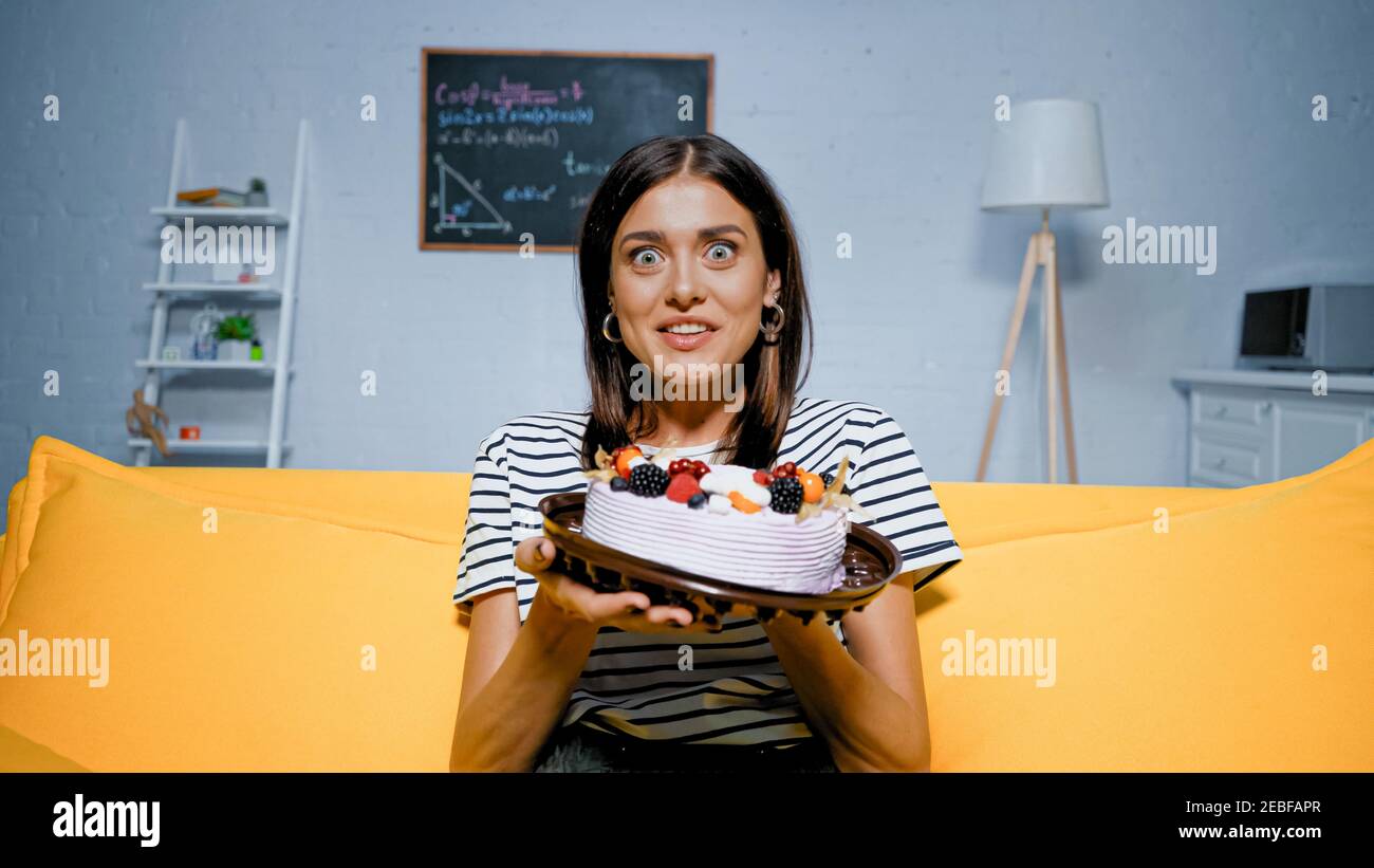 One woman looking at cake table hi-res stock photography and images - Alamy