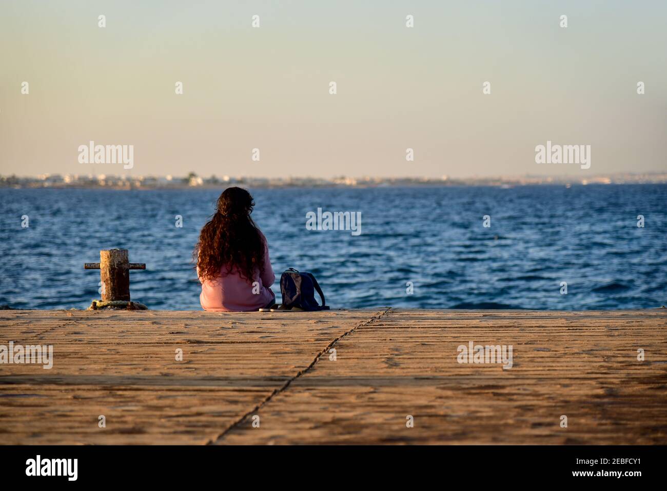 Woman alone sad beach summer back hi-res stock photography and images ...