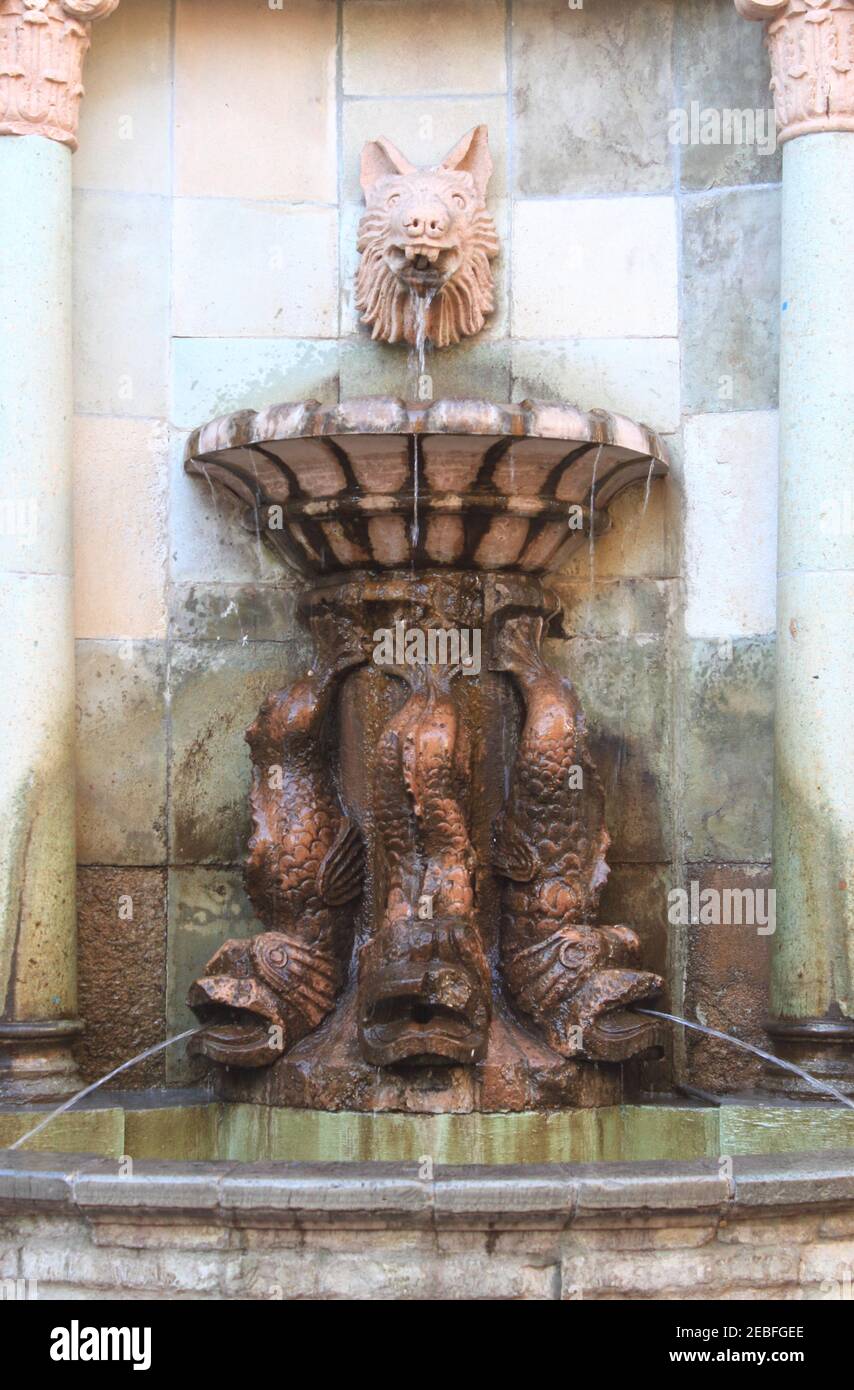 Wolf and Fish fountain in Guanajuato, Mexico Stock Photo - Alamy