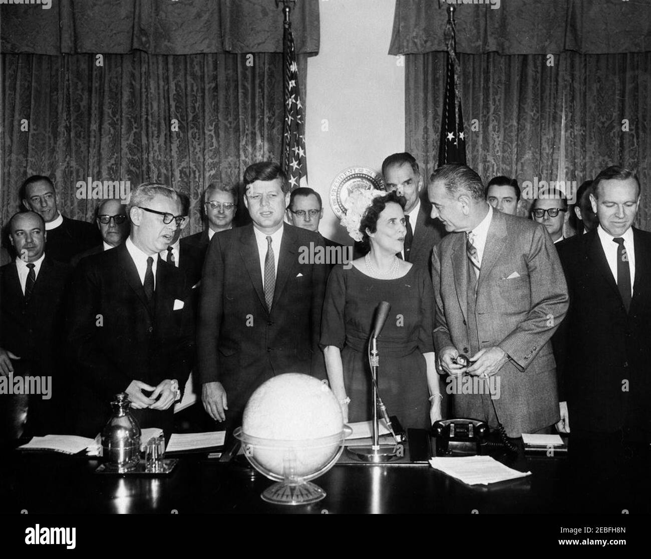 President lyndon johnson cabinet white hi-res stock photography and ...
