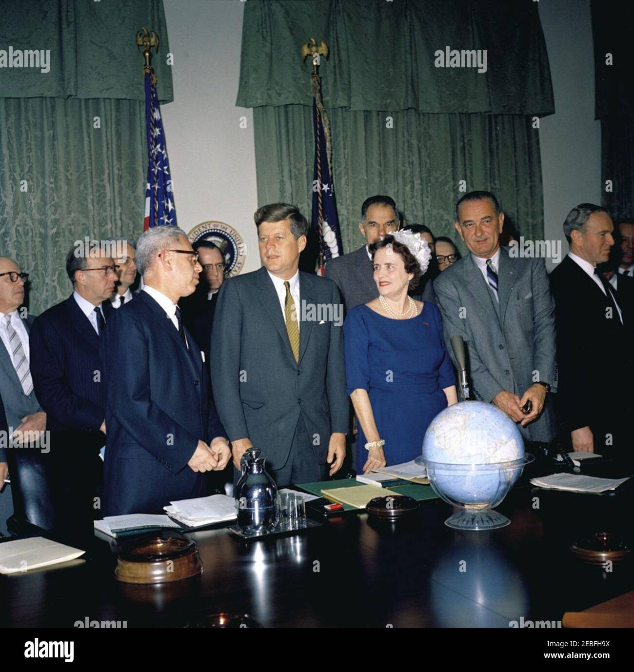 President lyndon johnson cabinet white hi-res stock photography and ...