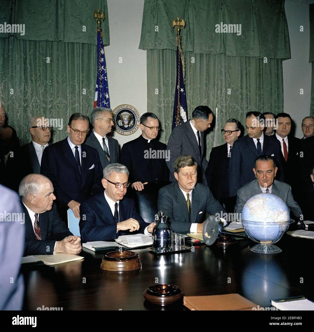 President lyndon johnson cabinet white hi-res stock photography and ...