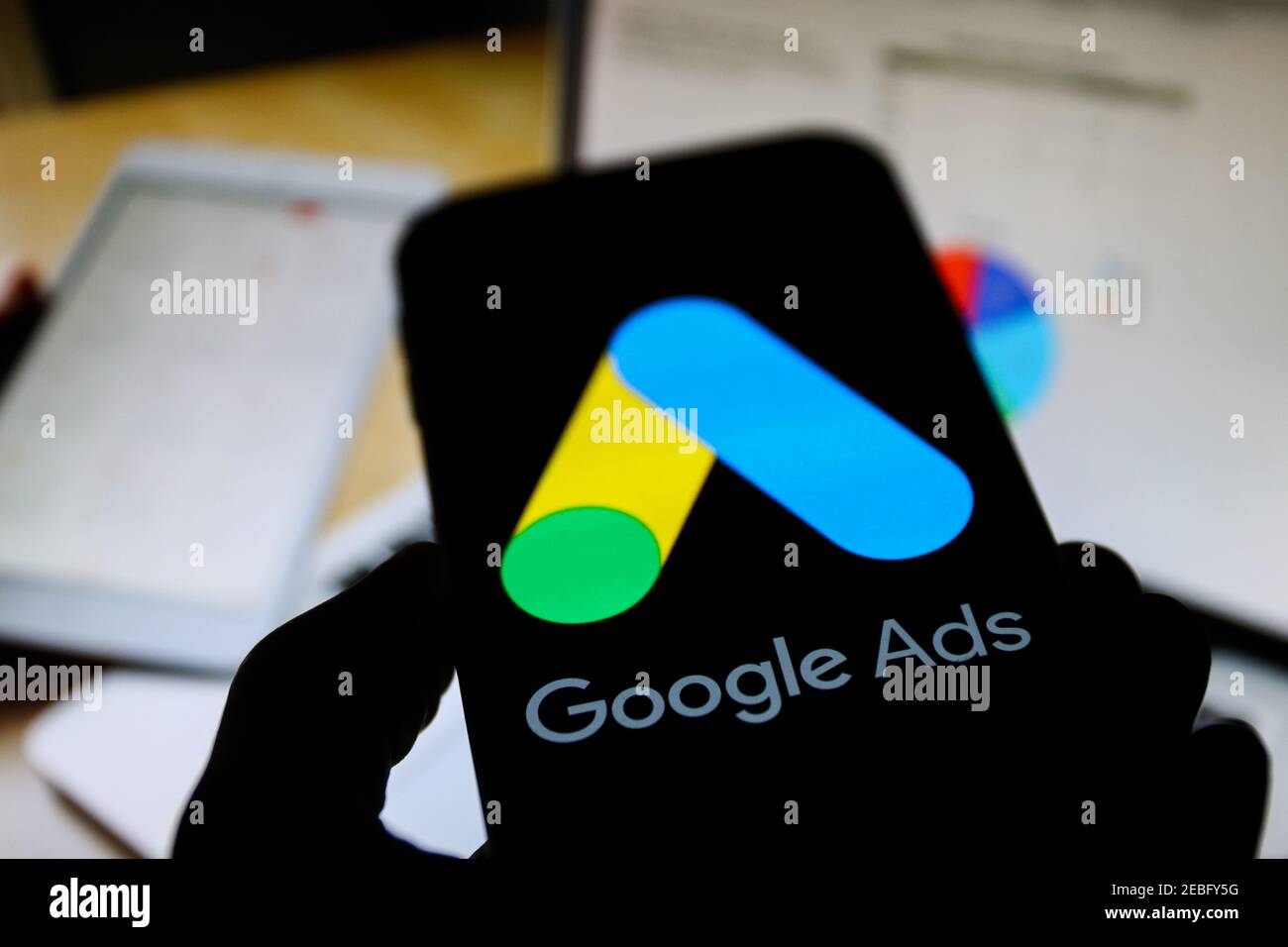 Google logo laptop hi-res stock photography and images - Alamy