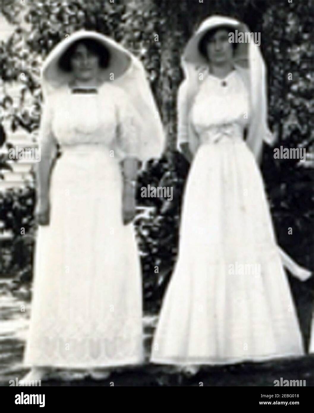 Nona and Agnes (Daisy) Hay 1913 Stock Photo - Alamy