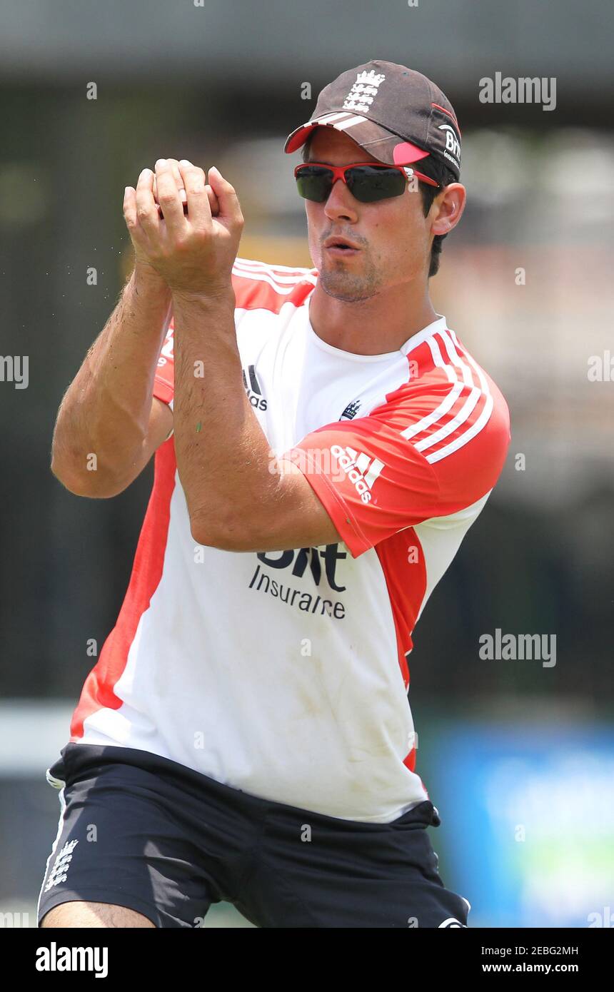 P sara oval hi-res stock photography and images - Alamy