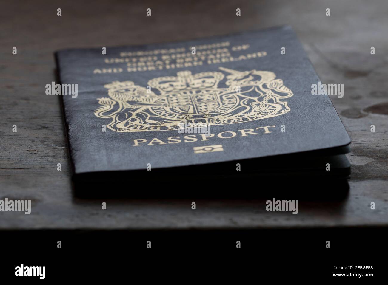 Uk passport hand hi-res stock photography and images - Alamy