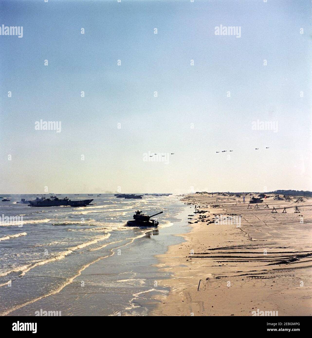 Visit to the Atlantic Fleet: President Kennedy views Marine Corps ...