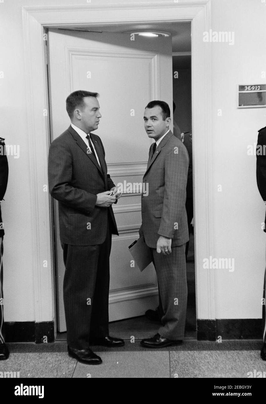 The pentagon military personnel Black and White Stock Photos & Images ...