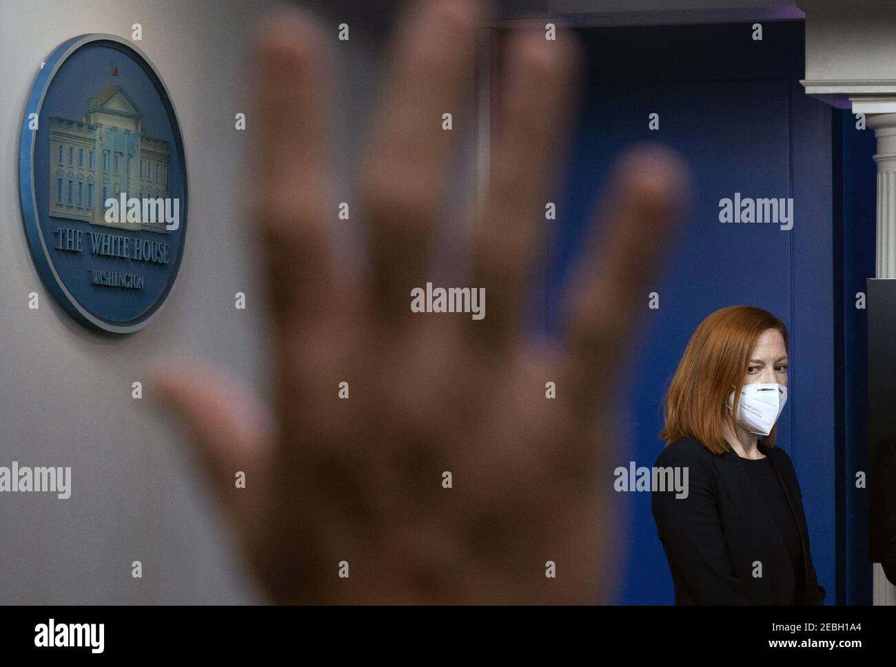 Reporter raises hand hi-res stock photography and images - Alamy