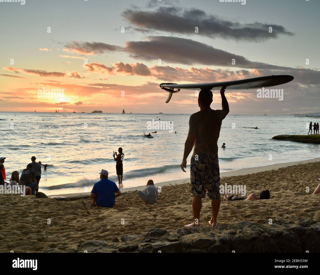 People watching spectacular sunset on the Waikiki Beach, native Hawaii ...