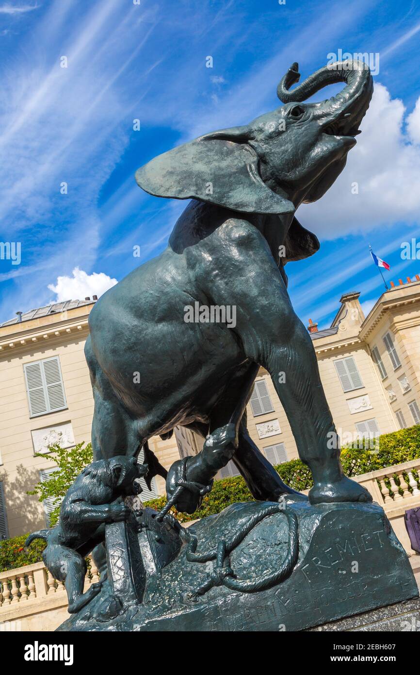 Elephant statue in front of museum D'Orsay in Paris, France Stock Photo ...