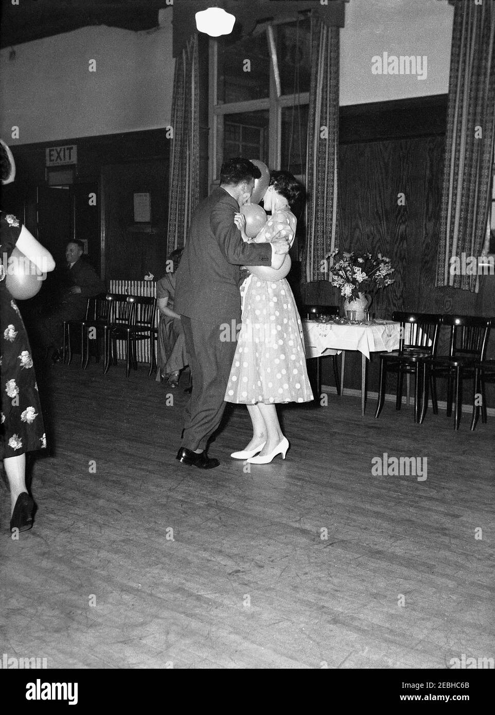 1950s couple dance hi-res stock photography and images - Alamy
