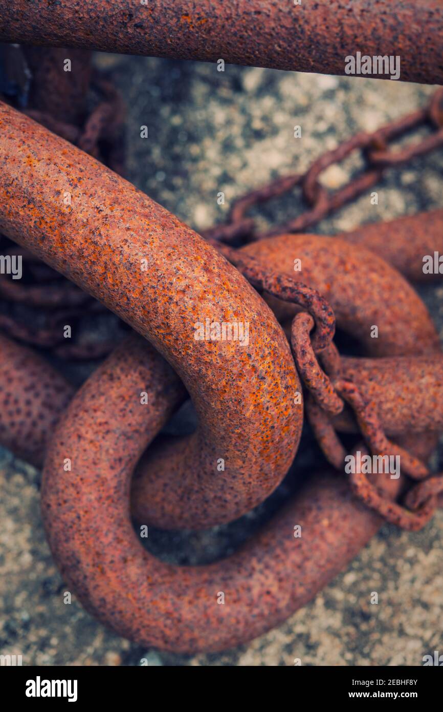 Detail of an old, rusty chain Stock Photo - Alamy