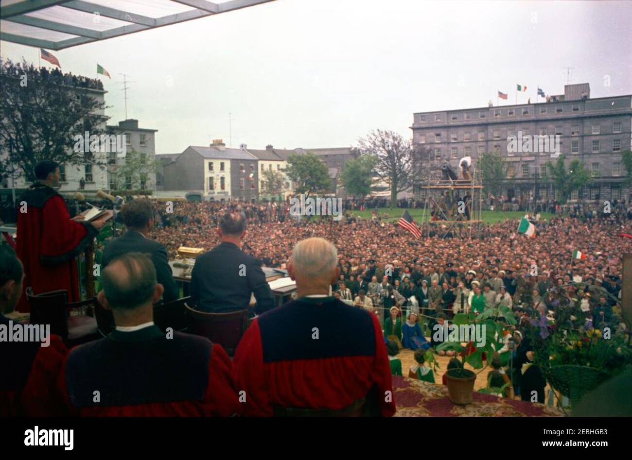 Welcoming part hi-res stock photography and images - Alamy