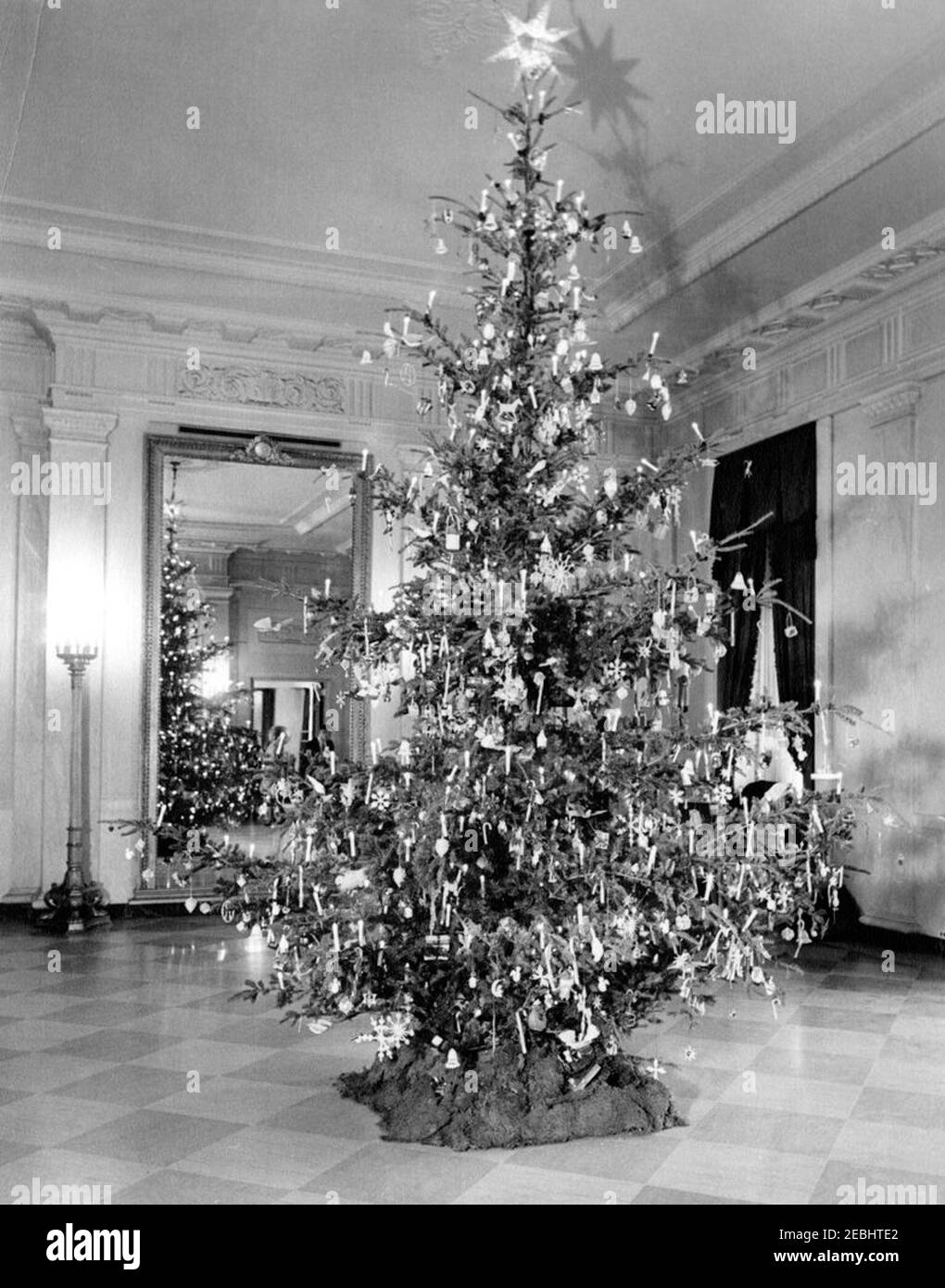 Christmas Tree in the North Entrance Hall, Christmas decorations in ...