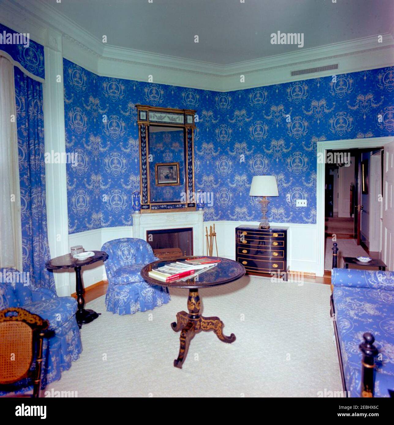 Photos west sitting room white house hi-res stock photography and ...